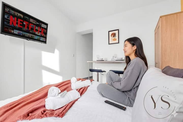 Studio 1e – Cozy Stay With Wi-fi + Tv - Stoke-on-Trent