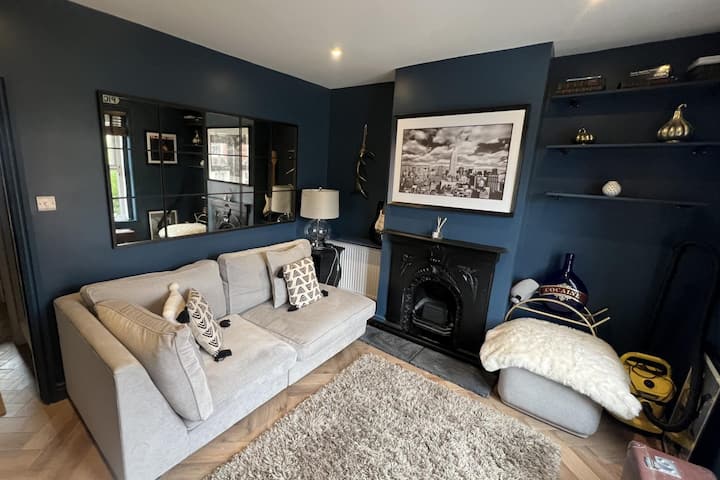 3 Bed Home - Sleeps 6, Garden, Pets, Free Parking - Godalming