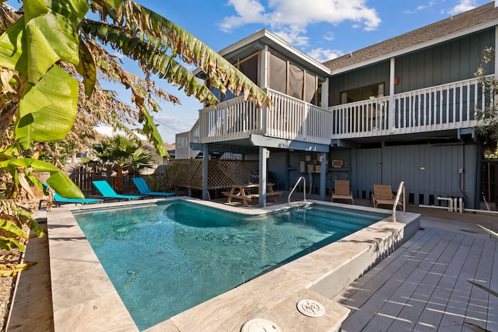 Unique Island Retreat W/ Pool, 1/2 Block To Beach! - South Padre Island, TX