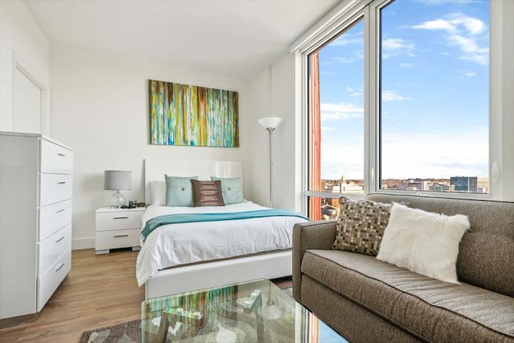 Near Hospitals Studio Br | Gym + Pool | Downtown - White Plains, NY