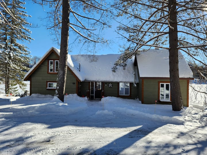 Chalet Au Bord De L'eau Avec Spa Privé - Quebec