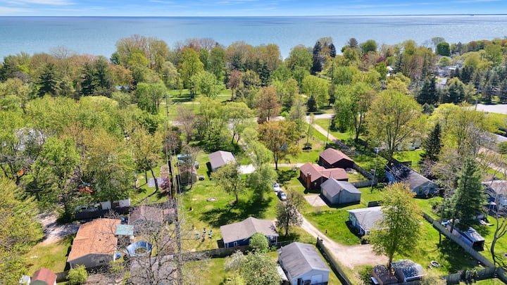 Lakewood Retreat - Hot Tub Open, Couples Getaway! - Lakeport State Park, Lakeport