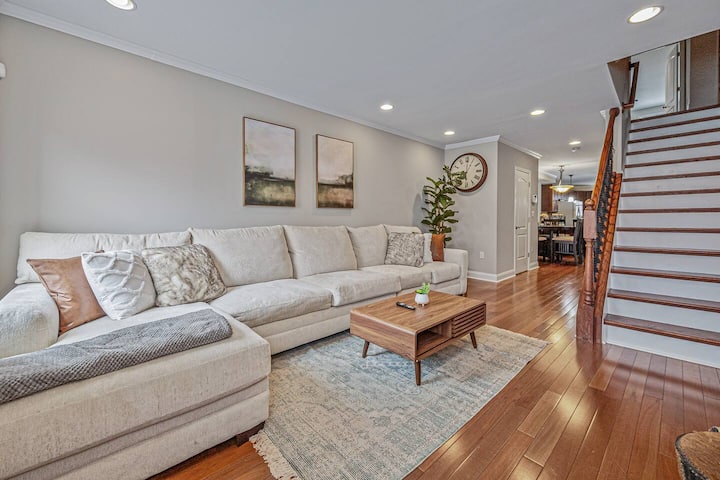 Modern 3 Bedroom Centrally Located - Baltimore, MD