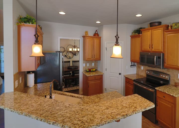 Elizabethtown House; Work Space; Bbq Grill - Grandview Vineyard, Mount Joy