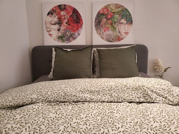 Chic Lakeside Haven - Freshly Renovated Studio - Montreux