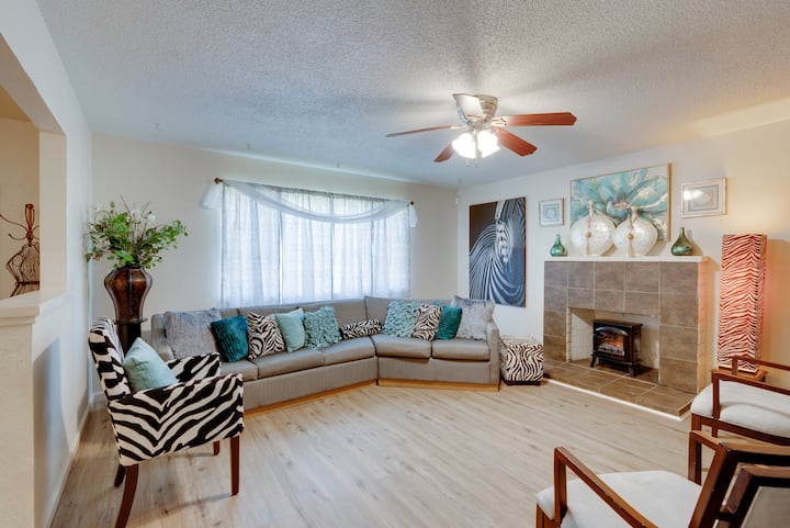 Near Airport & Dtwn: Breezy Fresno Home! - Fresno, CA