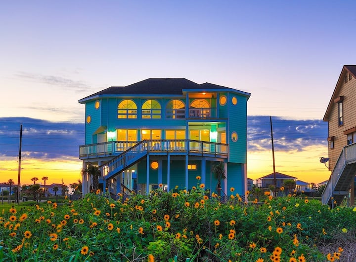 The Turtle House Is Directly On The Beach! - Galveston Island, TX