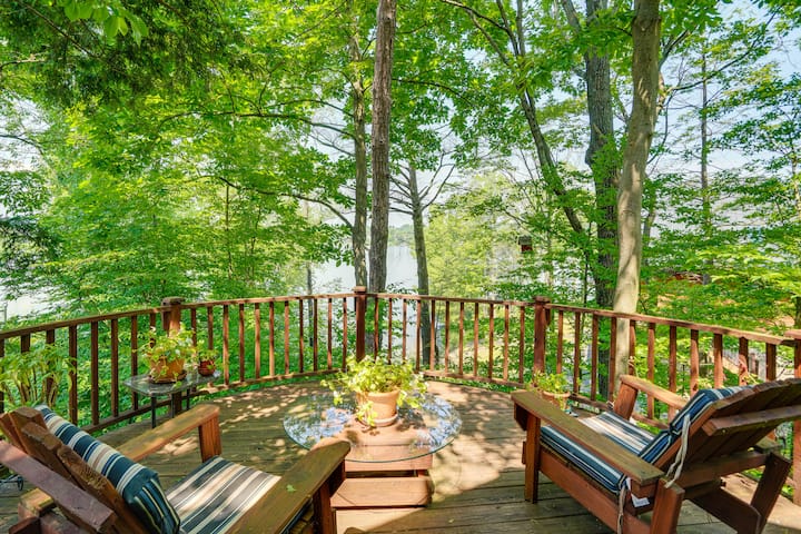 Pet-friendly Cabin Overlooking Sleepy Hollow Lake - Catskill, NY