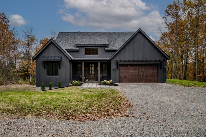 Among The Oaks: Luxury 4 Bed Home, Game Room - Dundee, NY