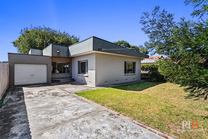 Phillip Island Holiday Retreat - Cowes