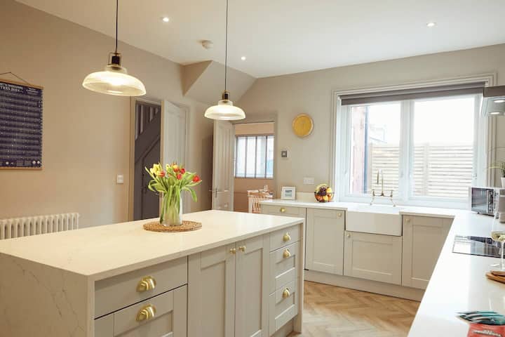 Falcon's End, Luxury House. - Whitby, UK