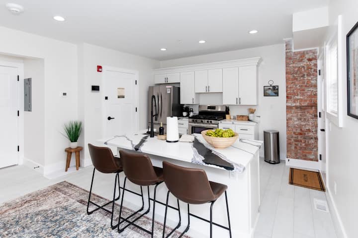 New! Adjoining Suites - Sleeps 12! - Sandusky, OH