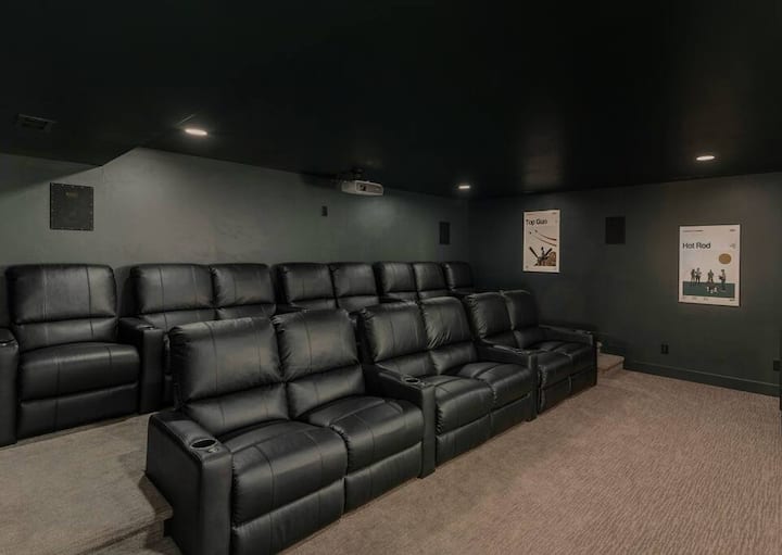 Theater + Arcade • Sleeps 22 • Lava Family Retreat - Lava Hot Springs, ID