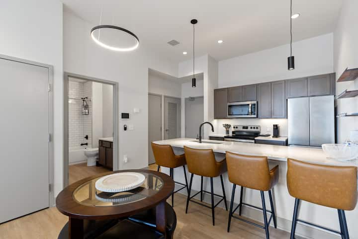 Downtown Lex - Keeneland Condo - Lexington, KY