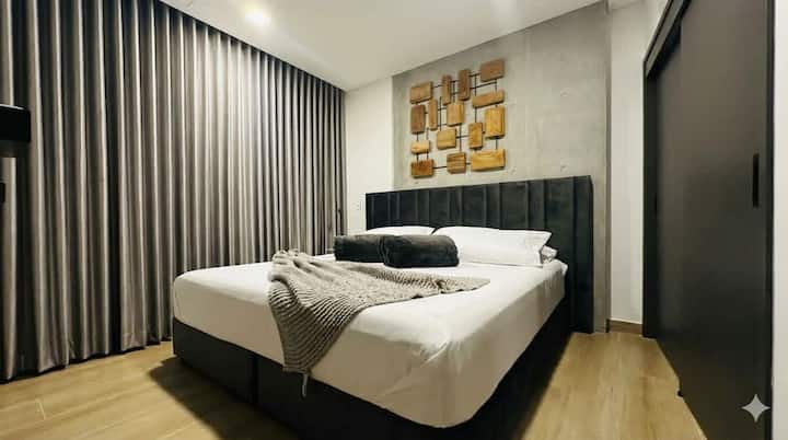 Rm1104 • High-floor Luxury • King Bed • Pool/sauna - Cali