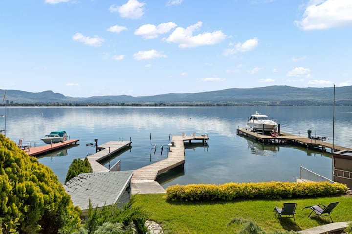 Serene Lakefront Cabin: Hot Tub & Private Beach - Kelowna