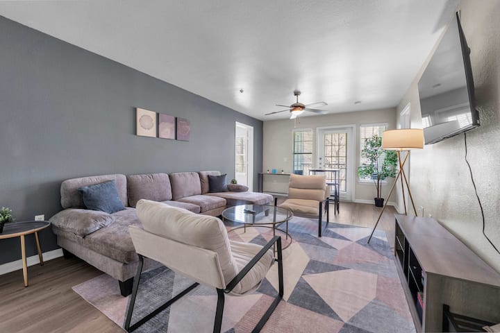 Spacious Apt W/pool, Hot Tub & Balcony - Austin