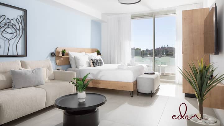 סוויטה מעוצבת עם מרפסת ליד הים - By Edom - Eilat