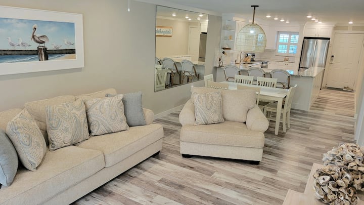 105 - First Floor Steps Away From The Pool - Edgewater, FL