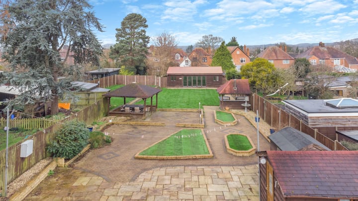 Robinswood House-games Room, Large Garden & Hottub - Gloucester, UK