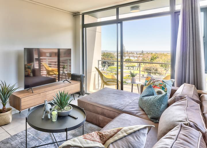 2 Bed Condo With Table Mountain Views & Pool - Cape Town