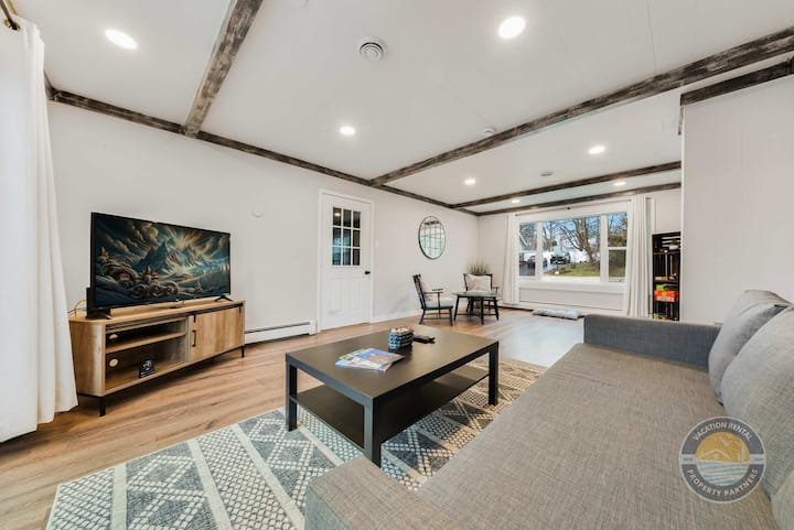 Pet-friendly Lake Geneva Home With Game Room - Lake Geneva, WI