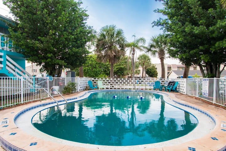 1br Getaway W/ Pool Near Port Canaveral - Cape Canaveral, FL