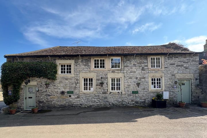 Stunning Cottage - 3 Bedrooms & 3 Bathrooms - Bakewell