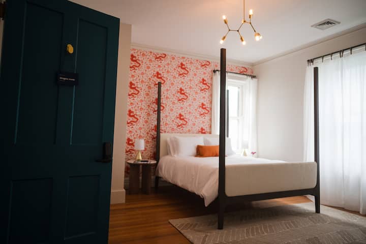 Canandaigua Guesthouse Dragon Room - Canandaigua, NY