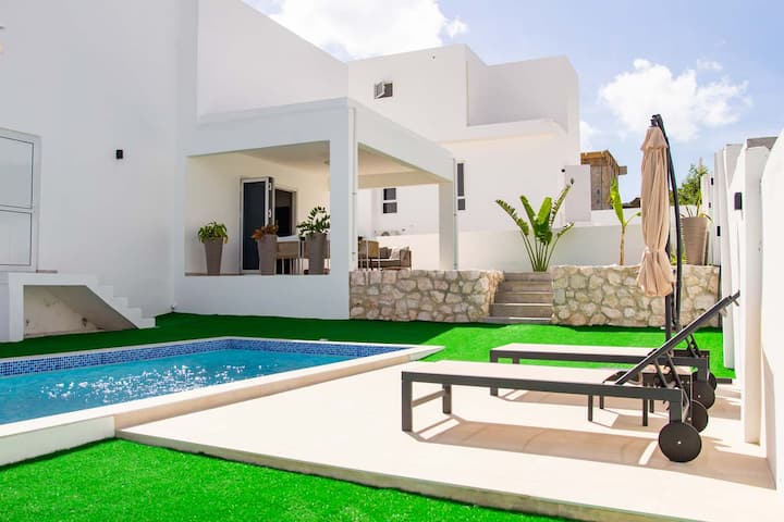 3 Bedroom Luxury Vacation Villa For A Relaxed, Int - Curaçao