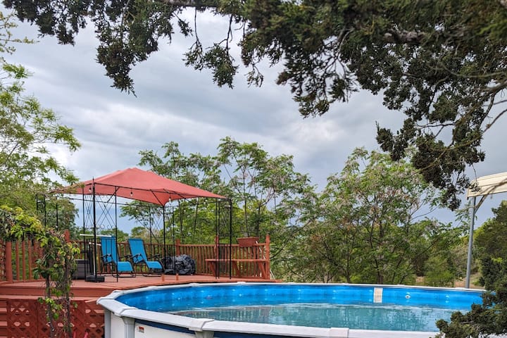 Secluded Home On 15 Acres By Cota, Pool, Hot Tub - Cedar Creek, TX