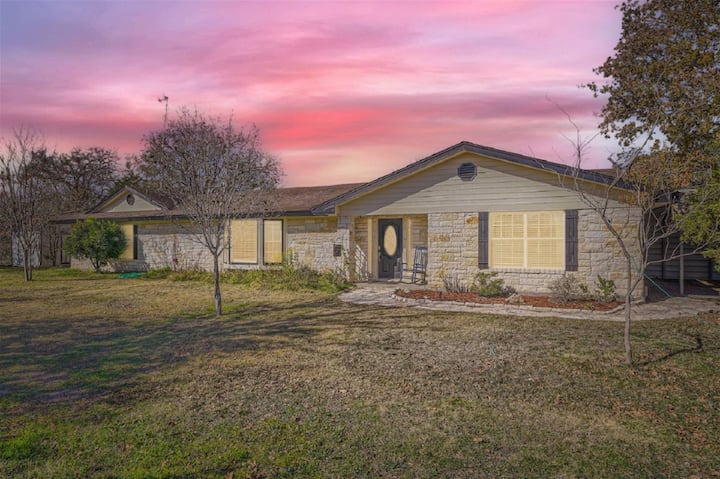 Secluded Home On 15 Acres By Cota, Pool, Hot Tub - Cedar Creek, TX