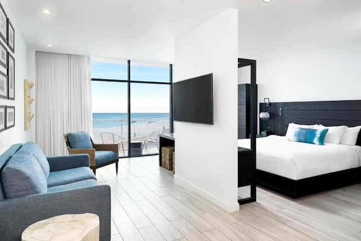 Beach Bliss: Upscale Suites With Ocean Views, Pool - Asbury Park, NJ