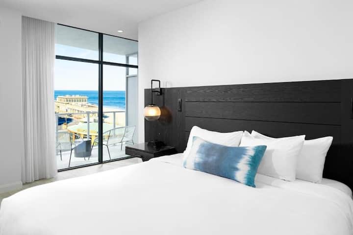 Beach Bliss: Upscale Suites With Ocean Views, Pool - Asbury Park, NJ