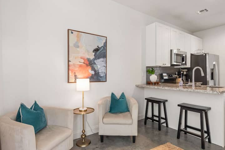 Modern - Townhome - Built In 2023 - CAJUNDOME & Convention Center