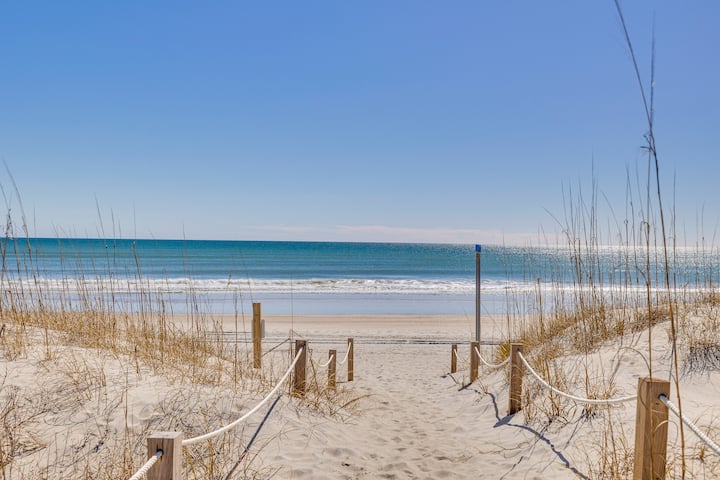 Ocean-view Apt In Emerald Isle - Walk To Beaches! - Emerald Isle, NC