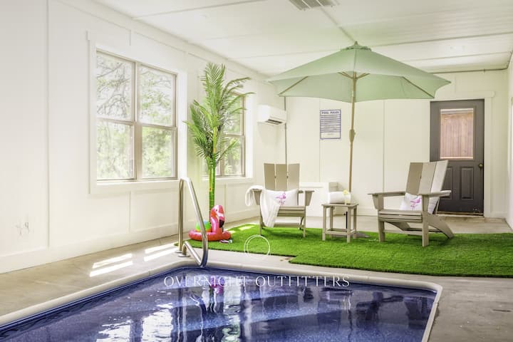 Private Indoor Pool, Hot Tub, Game Room, Putt Putt - Pigeon Forge, TN