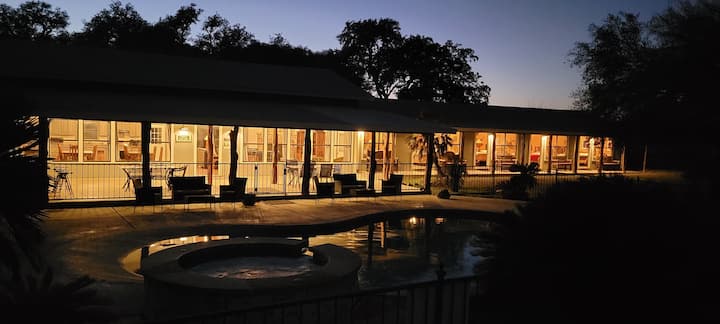 Encino Lodge - Concan, TX