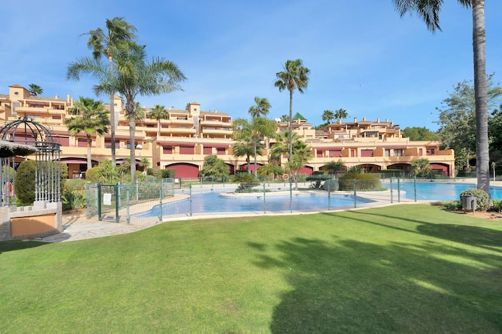 Luxury Beachfront Townhouse With Pool And Garden - Estepona