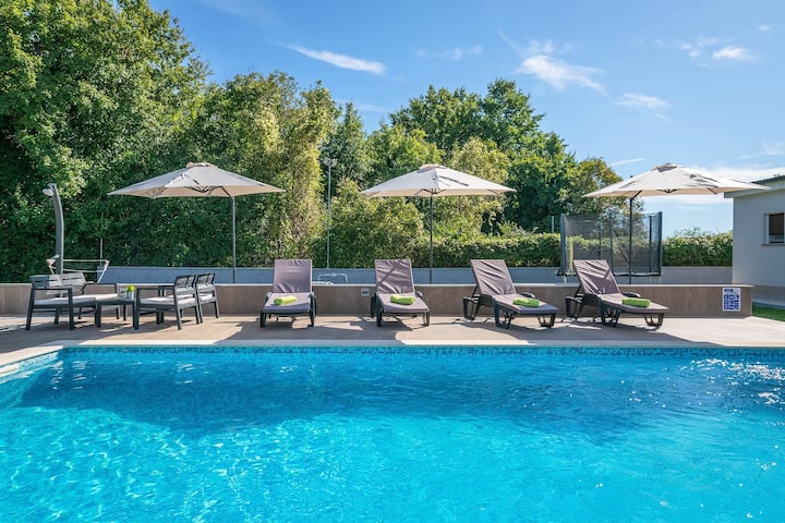 Charmante Villa Avec Piscine Privée, Lits De Solei - Krnica