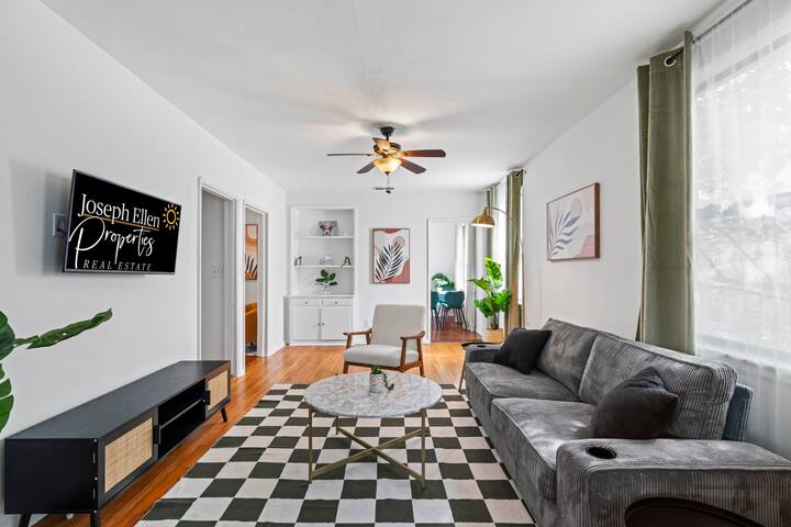 "Zen Den" Tv, Ac, Kitchen - Jacksonville, FL