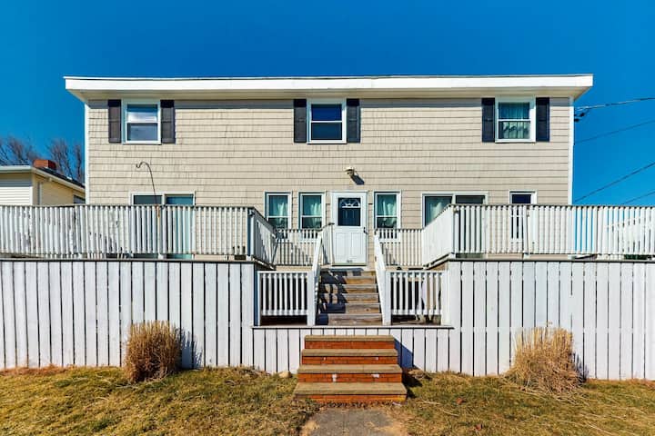 Dog-friendly 5br Beach Retreat With Large Deck - Scituate, MA