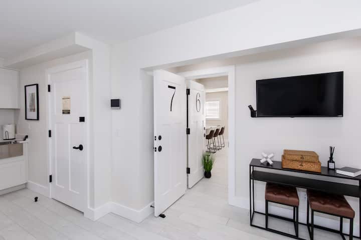 New! Adjoining Suites - Sleeps 12! - Sandusky, OH