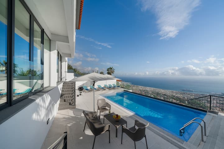 A Balcony Over Funchal And Sea | Monte White House - Funchal