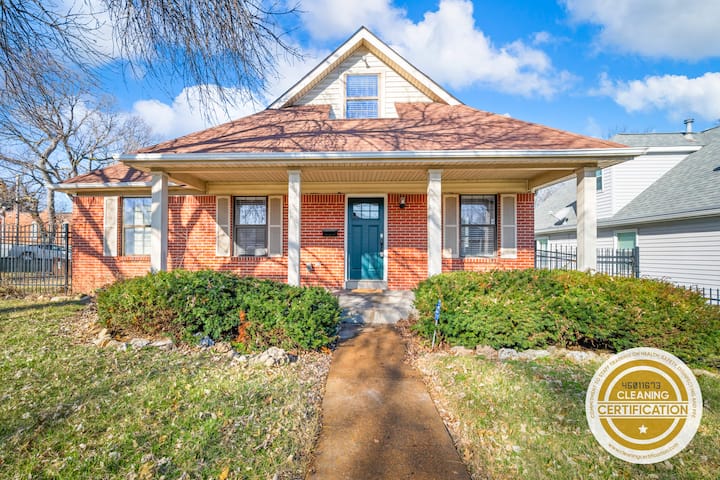 Zen Cottage With Private Parking Abodebucks - St. Louis, MO