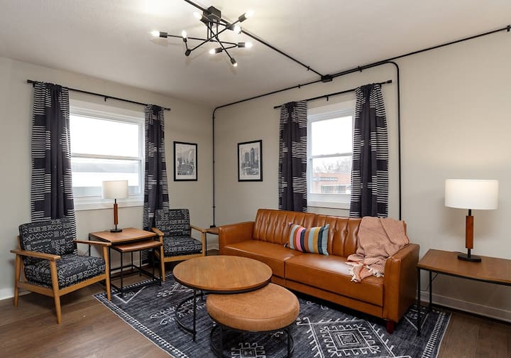 Downtown Valley Junction/coffee Shops/bars/laundry - Des Moines, IA