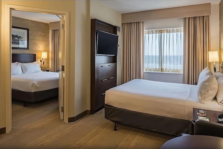 3 Pet-friendly Units, Airport Shuttle Service! - Chicago, IL