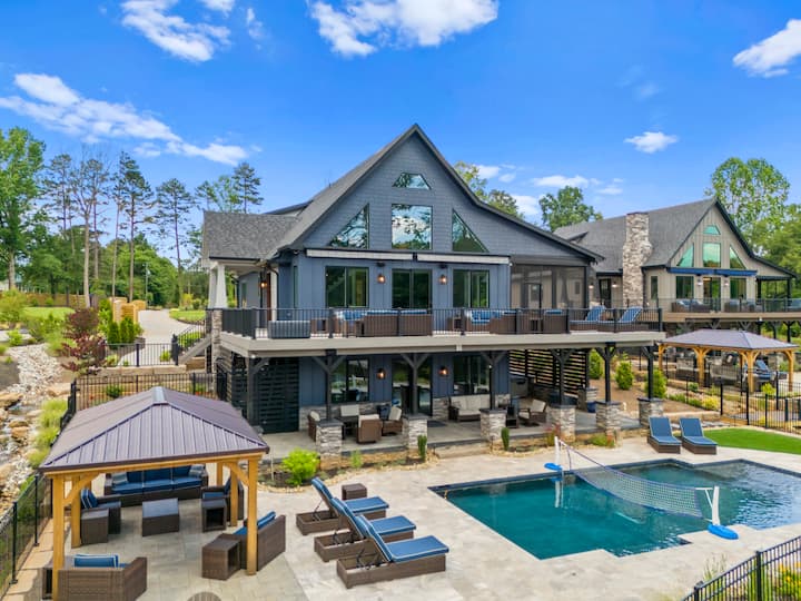 Sleeps 21 | Lakefront Lodge  Pool, Hot Tub & Dock - Denver, NC