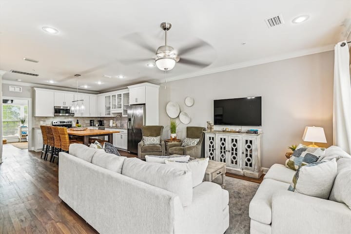 Beachwaves @ Driftwood | Pet Friendly* | Pool - Destin, FL