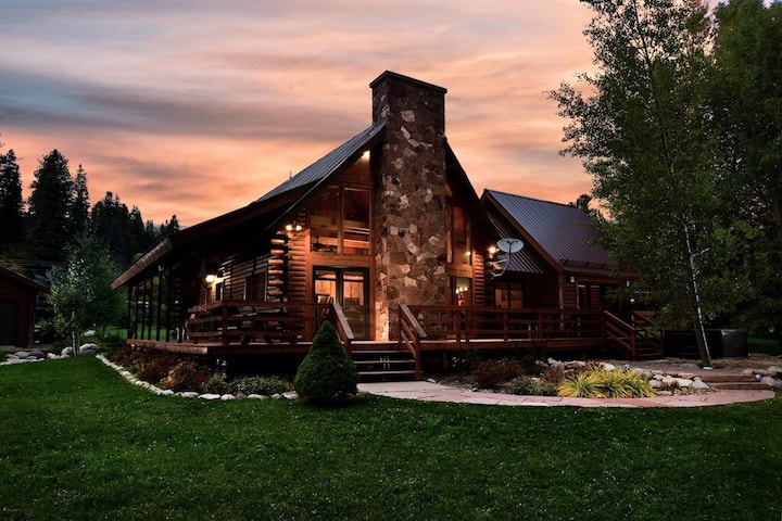 Stunning Riverside Cabin W/hot Tub, Yard, Grill - Bayfield, CO